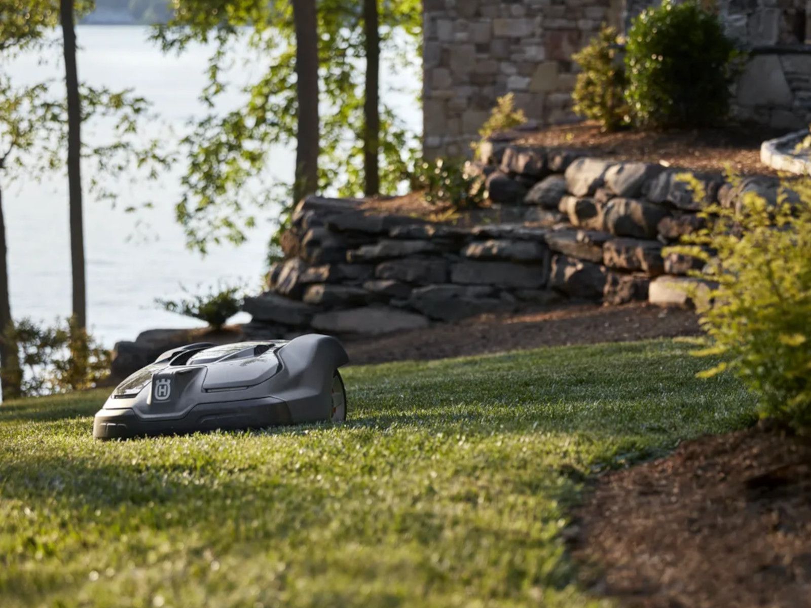 Everything You Need to Know About Autonomous Robot Lawn Mowers ...
